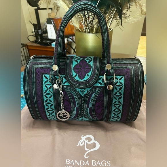 Banda Bags | Bags | Banda Bags Nwot Barrel Crossbody Bag ...